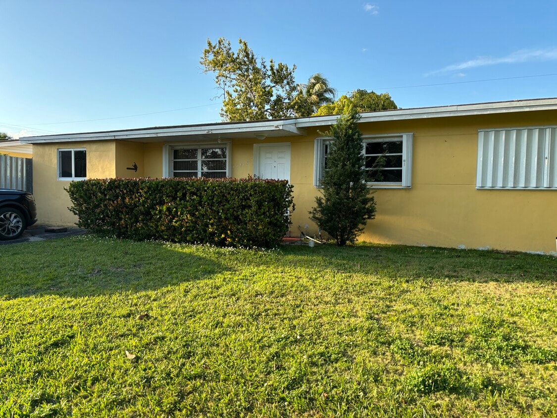 10475 SW 46th St, Miami, FL 33165 - House Rental in Miami, FL ...