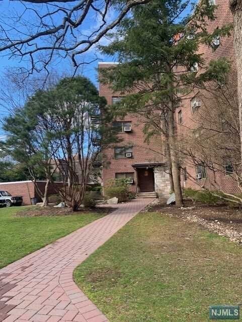 183 Main St Unit 5E, Fort Lee, NJ 07024 - Room for Rent in Fort Lee, NJ ...