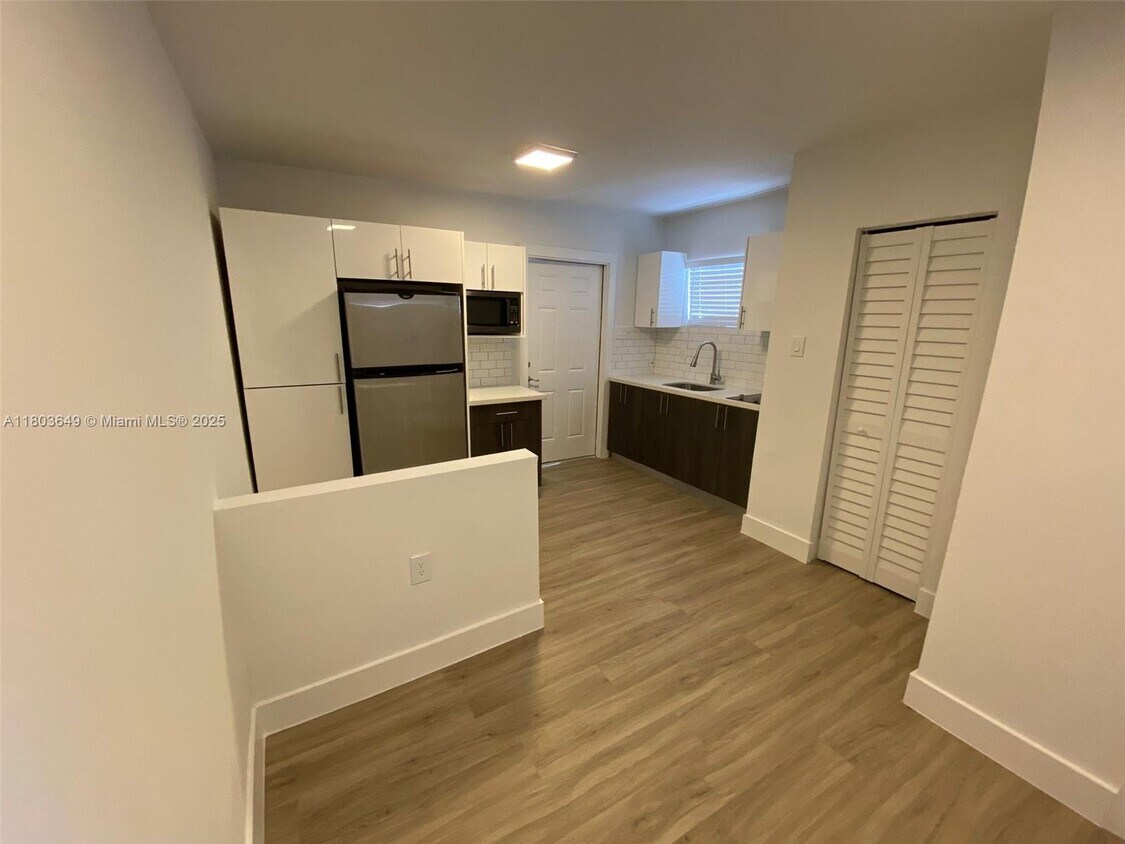 11310 Peachtree Dr Unit Studio, Miami, FL 33161 - Room for Rent in Miami, FL | Apartments.com