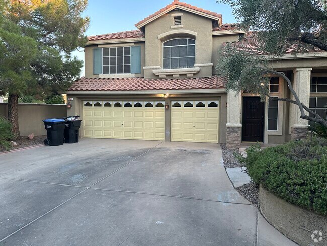 Shadow Ridge Apartments for Rent with Extra Storage - Henderson, NV - 1 ...