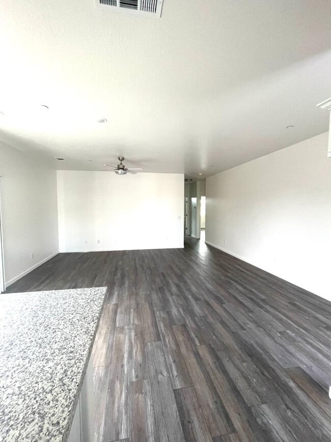 3848 S Burke St, Visalia, CA 93277 - Room for Rent in Visalia, CA ...