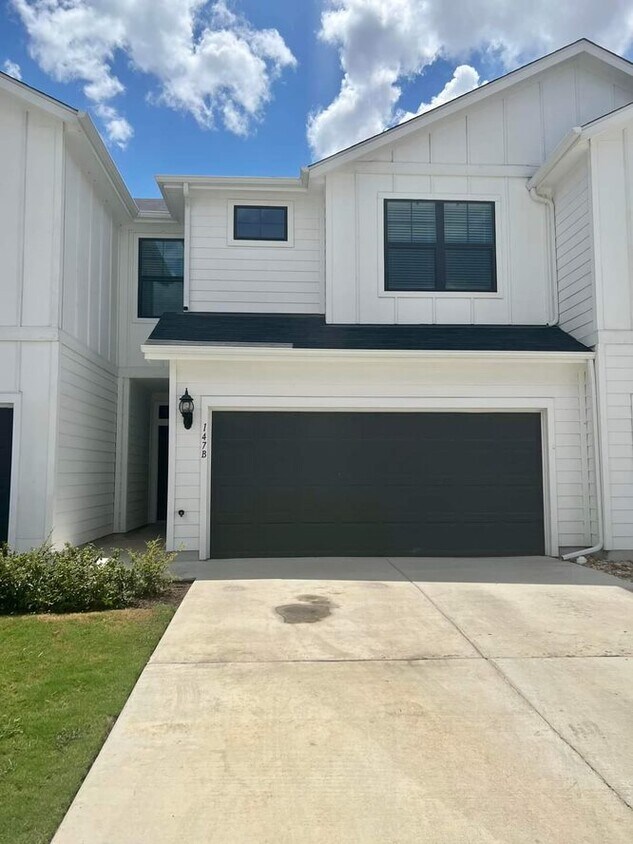 147 Waterside Rd, Mustang Ridge, TX 78610 - Townhome Rentals in Mustang ...