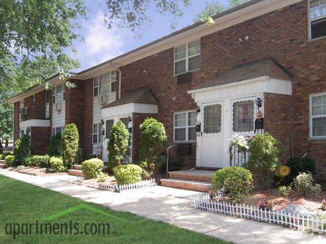 Apartments for Rent with a Swimming Pool in Madison Park NJ