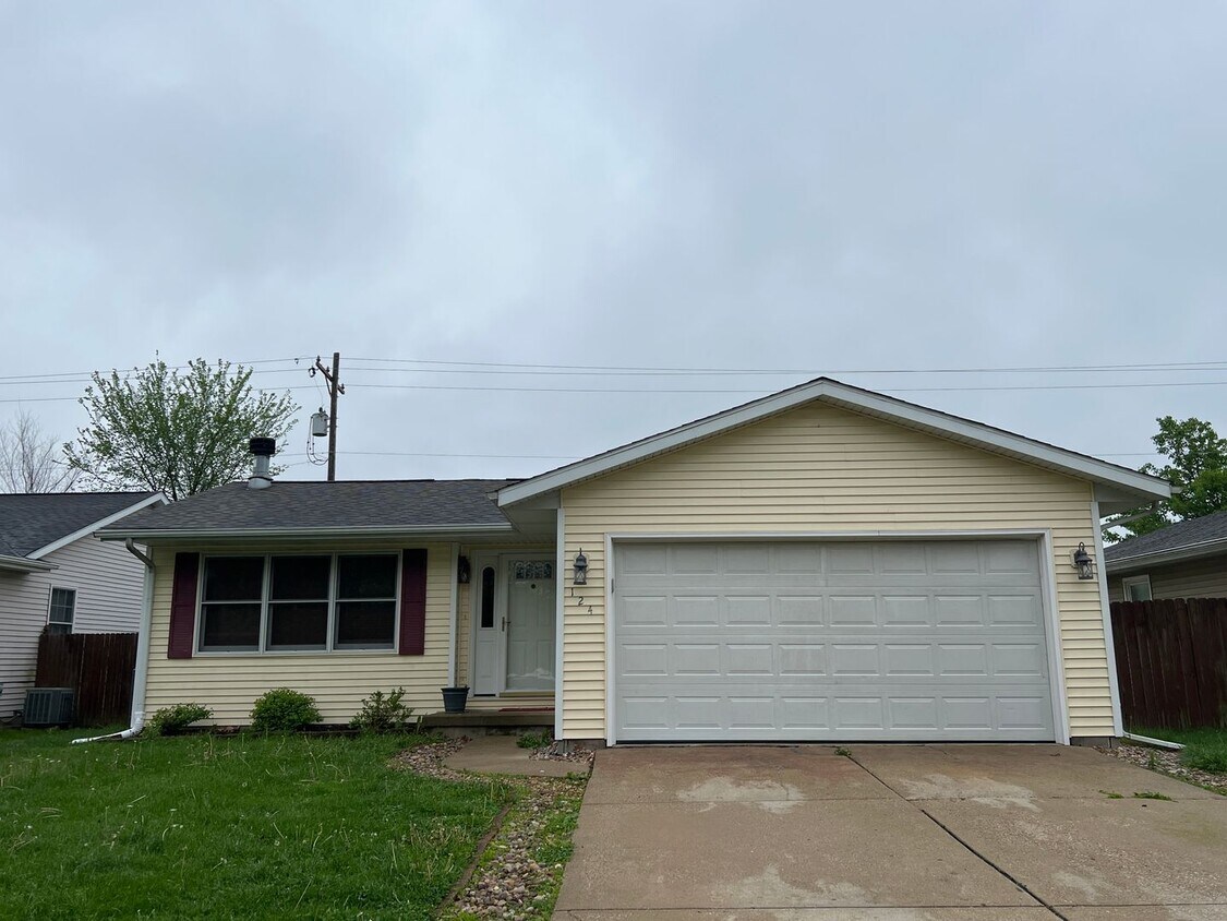 124 Hawkeye Way, Springfield, IL 62707 - House Rental in Springfield ...