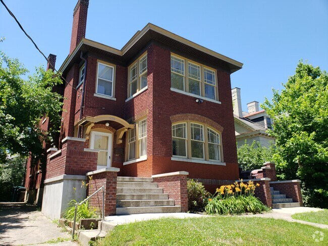 Rose Hill Apartments for Rent with Hardwood Floors - Cincinnati, OH - 2 ...