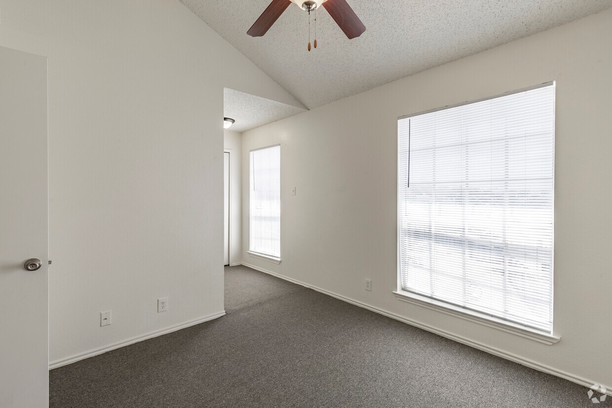 Broken Oak Townhomes - 1935 Broken Oak St San Antonio, TX 78232 ...