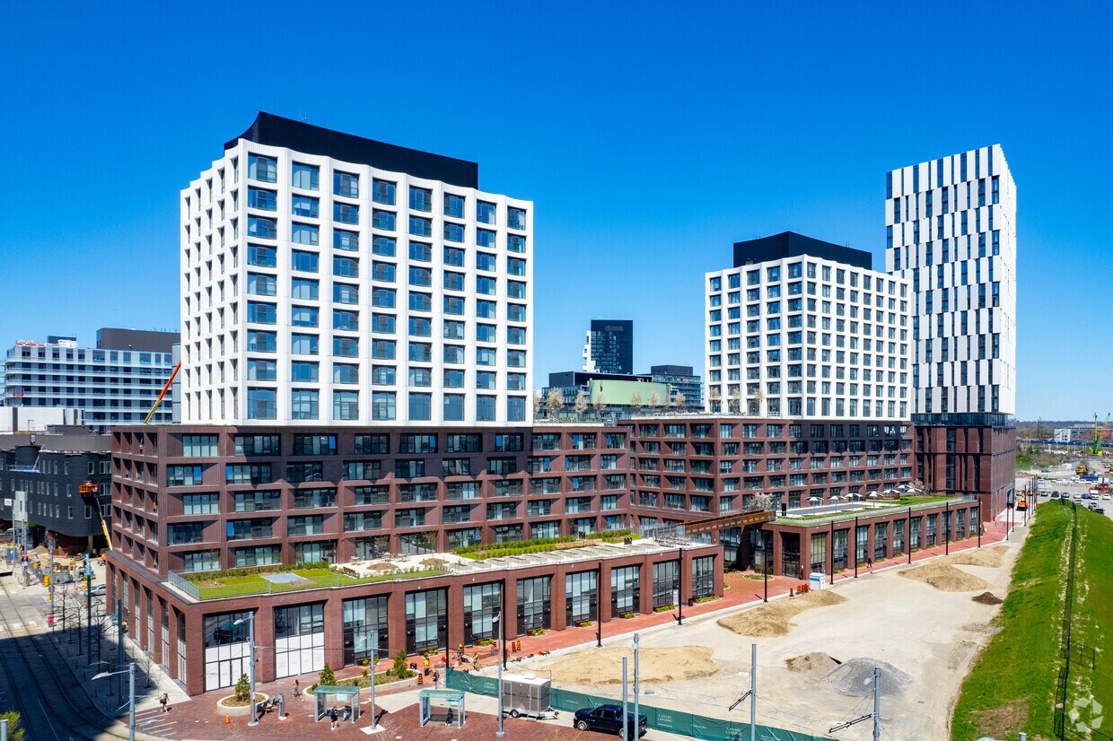 Maple House at Canary Landing Apartments - 131 Mill St Toronto, ON ...