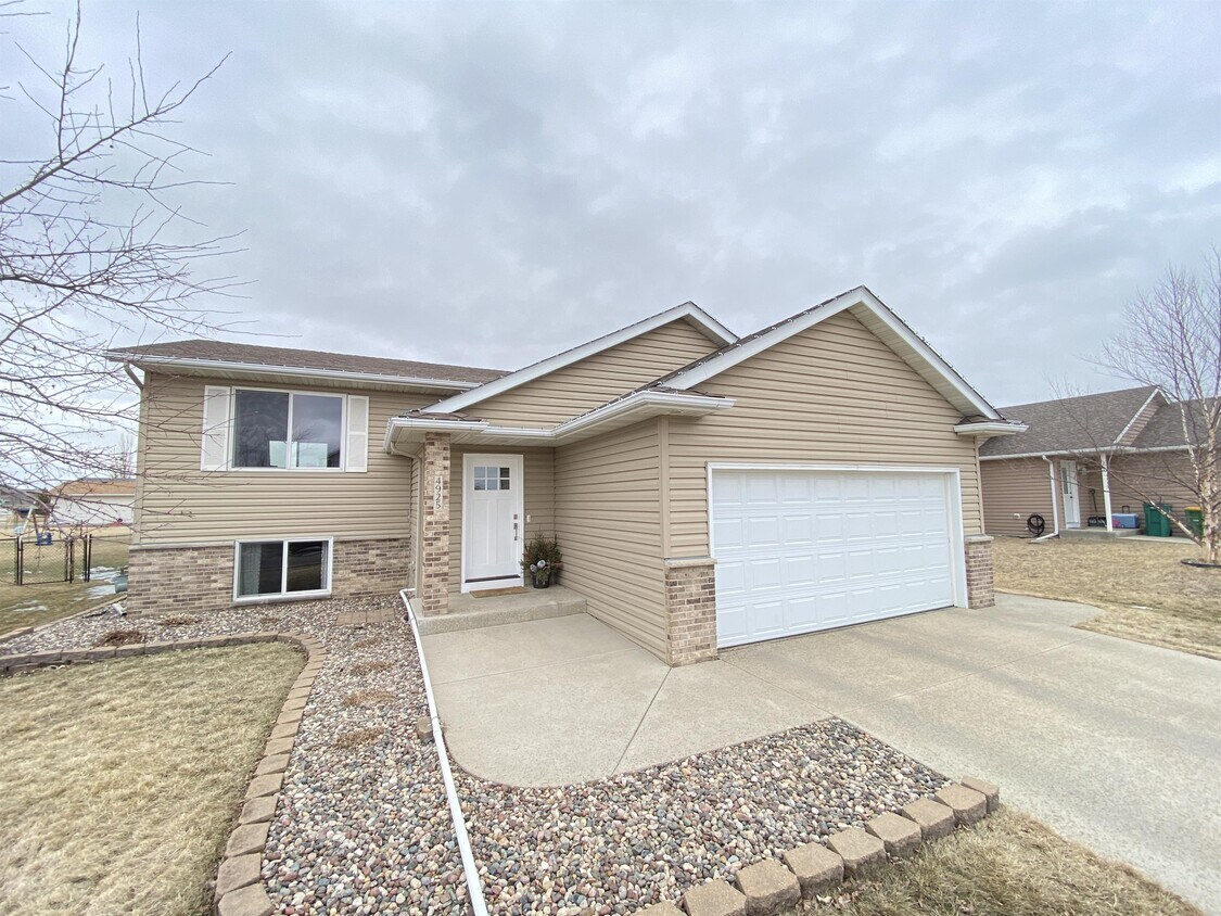 4925 King Arthur Dr NW, Rochester, MN 55901 - House Rental in Rochester ...