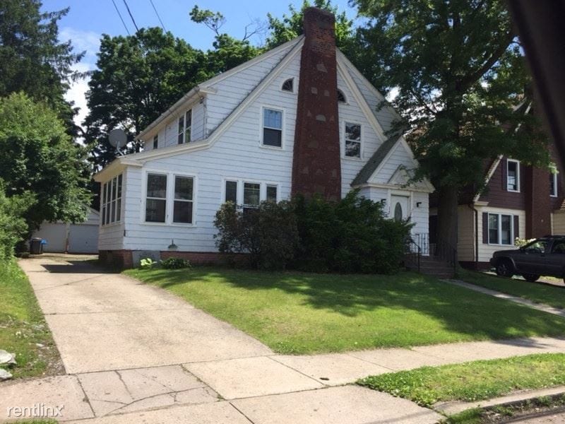 398 W Center St, Manchester, CT 06040 - House Rental in Manchester, CT ...