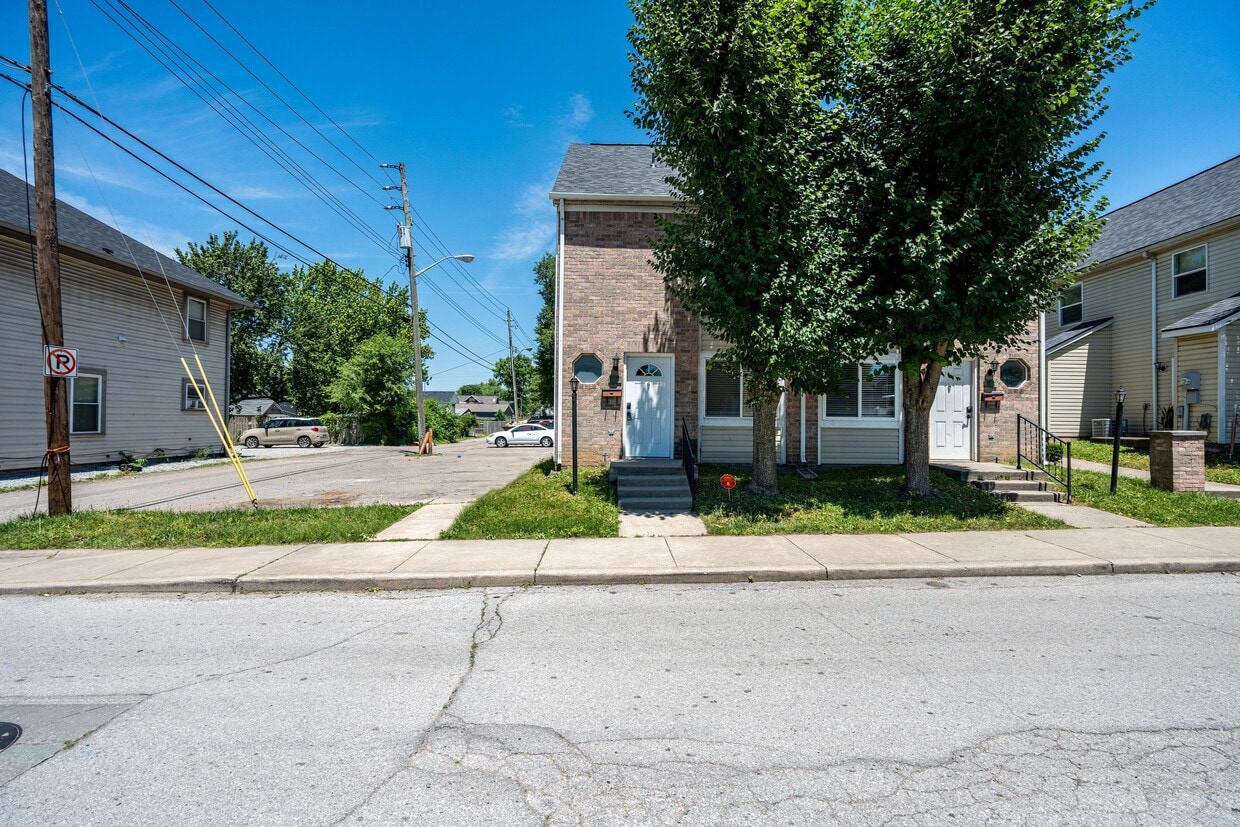 108 E Arizona St, Indianapolis, IN 46225 - Townhome Rentals in ...