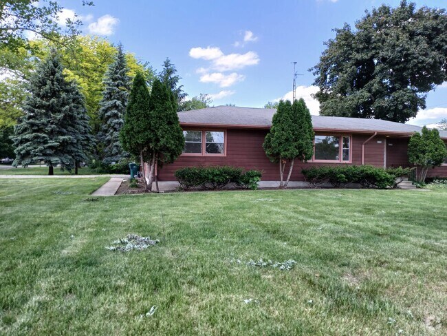 Primrose Apartments for Rent with Hardwood Floors - Sycamore, IL - 1 ...