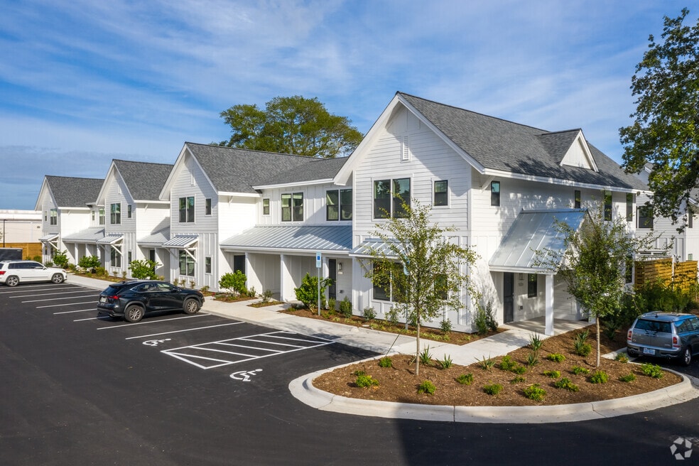 5813 Wrightsville Ave, Wilmington, NC 28403 - Townhome Rentals in ...