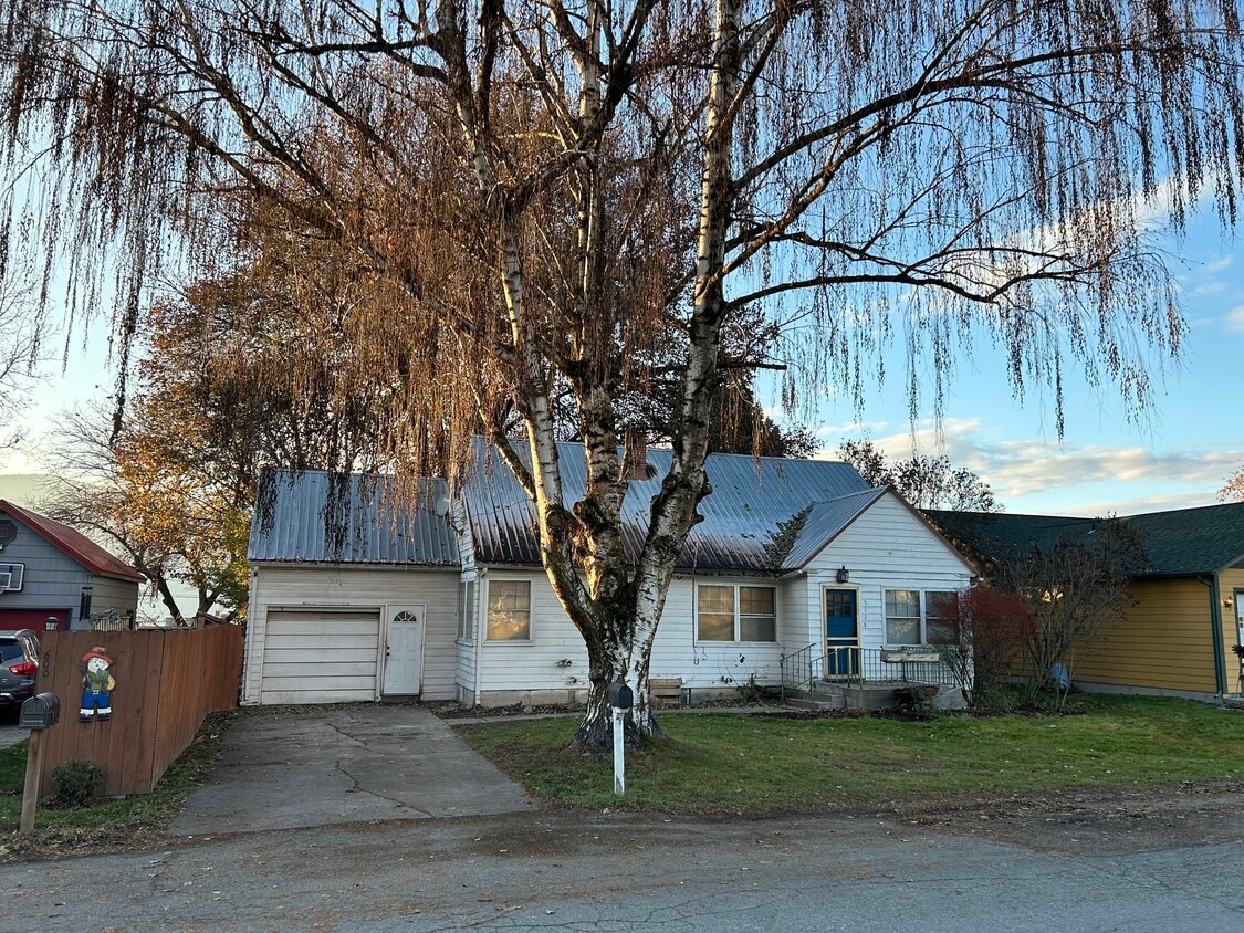 522 S Elm St, Colville, WA 99114 - House Rental in Colville, WA | Apartments.com