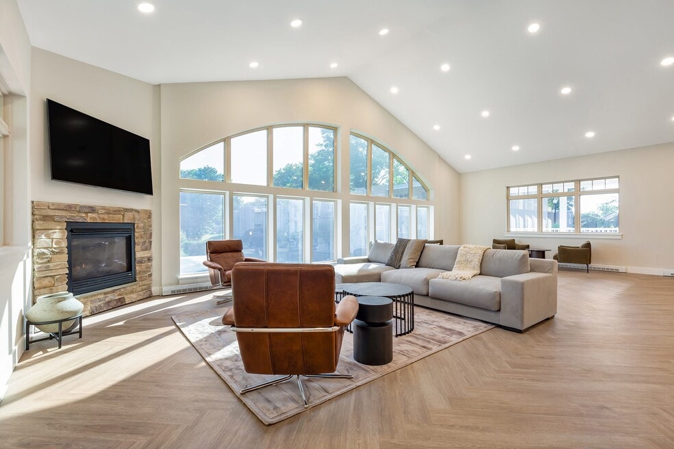 Hanover Square Apartments - 1 W Conway St Baltimore, MD 21201 ...