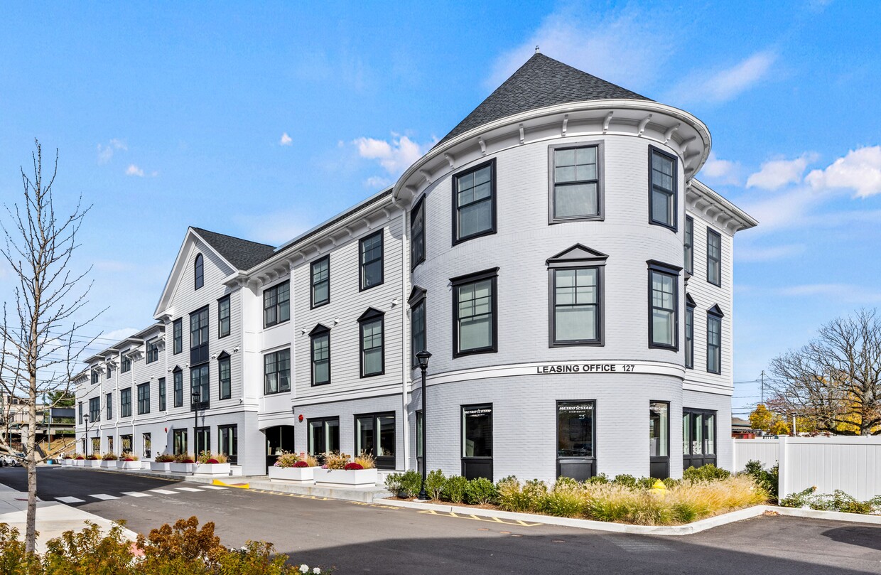 Metro Star - Metro on Broad - 127-135 Broad St Milford, CT 06460 ...