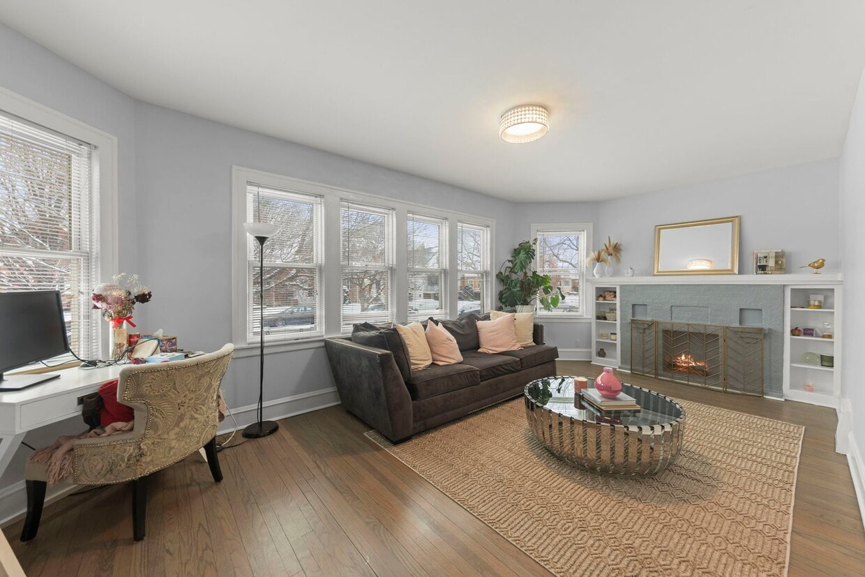 5910 W Roscoe St, Chicago, IL 60634 - House Rental in Chicago, IL ...