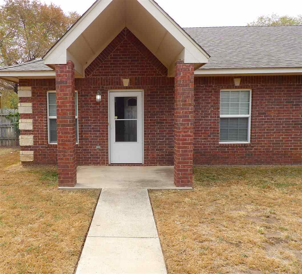 215 W E Ave Unit D, Cache, OK 73527 - Room for Rent in Cache, OK ...