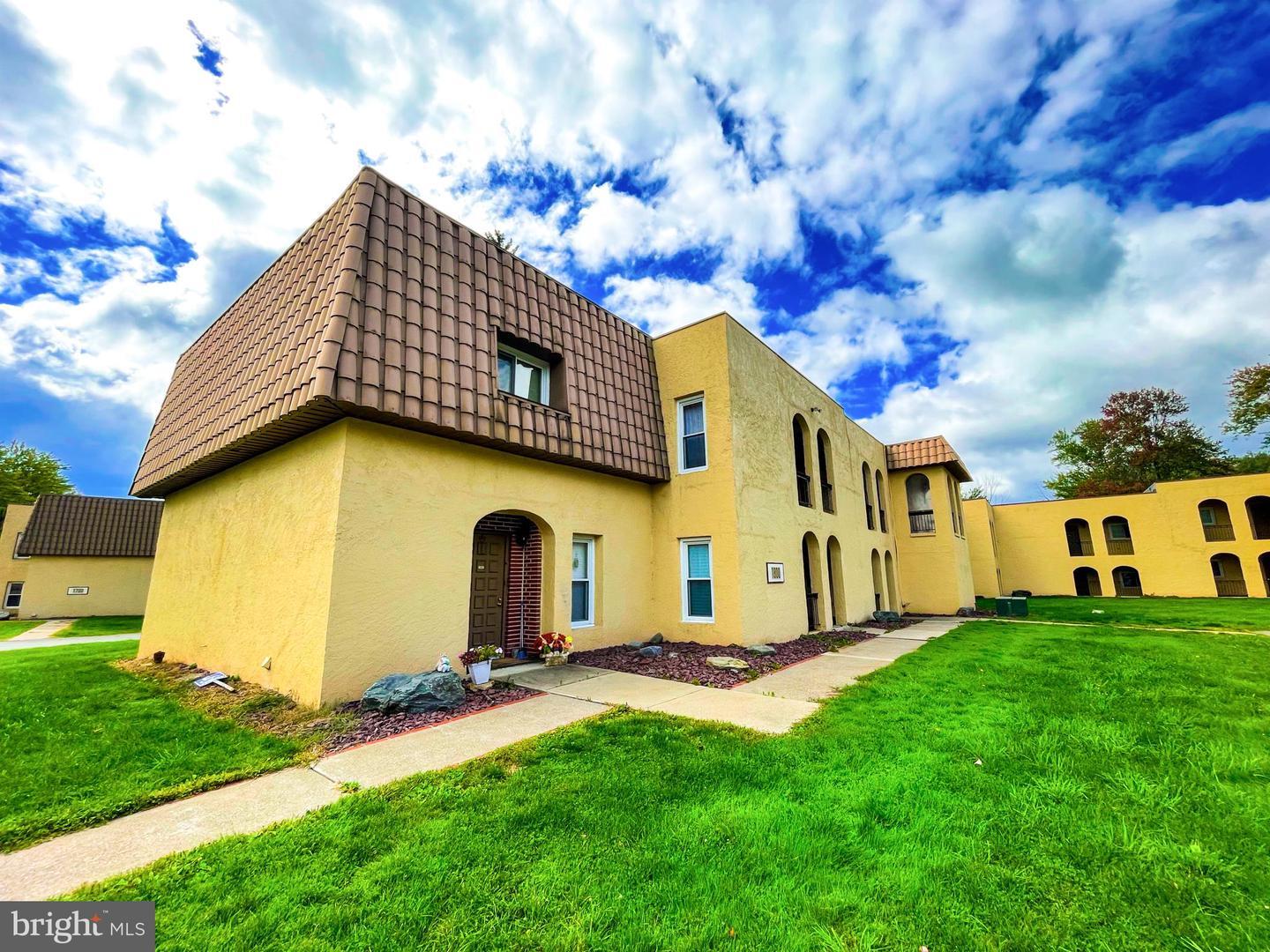 2000 Country Club Apartment, Dallas, PA 18612 - Townhome Rentals in ...