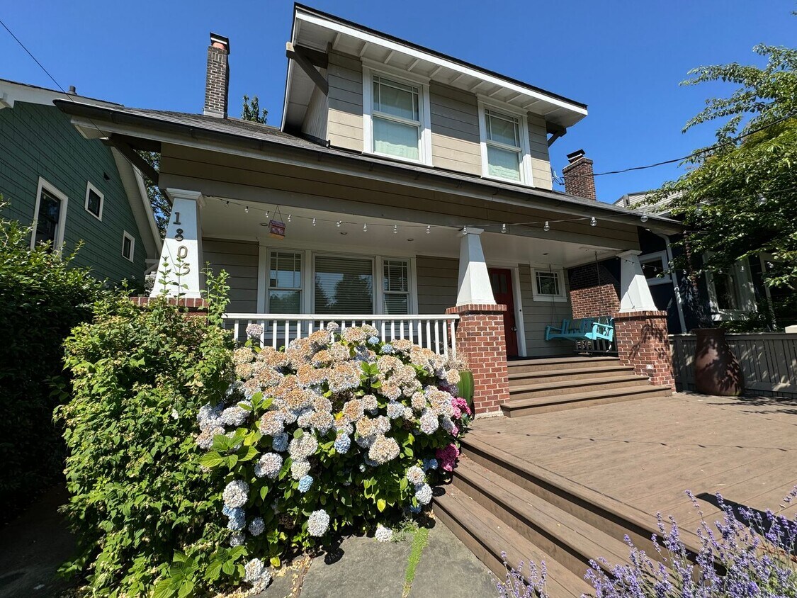 1805 11th Ave W, Seattle, WA 98119 - House Rental in Seattle, WA ...