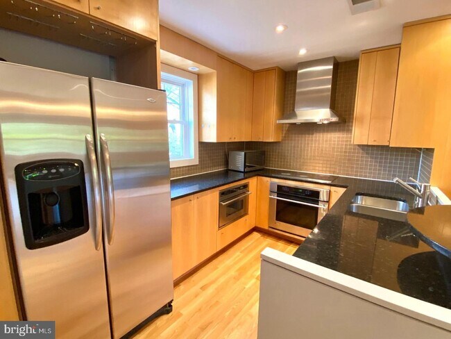 3873 Chain Bridge Rd, Fairfax, VA 22030 - Townhome Rentals in Fairfax ...