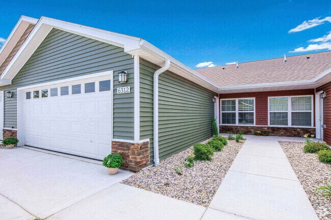 Delta Township Apartments for Rent with a Living Room - Lansing, MI ...