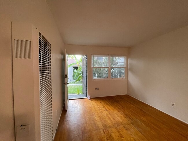 2051 Emerald St, San Diego, CA 92109 - 2051 Emerald St San Diego, CA ...