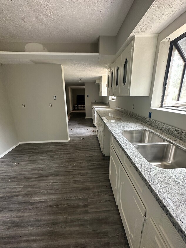 5 S Kaysie St, Angleton, TX 77515 - House Rental in Angleton, TX ...