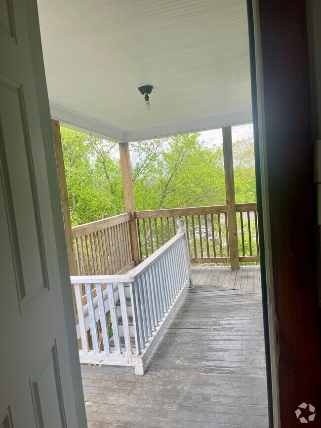 Rollstone Hill Apartments for Rent with Hardwood Floors - Fitchburg, MA ...