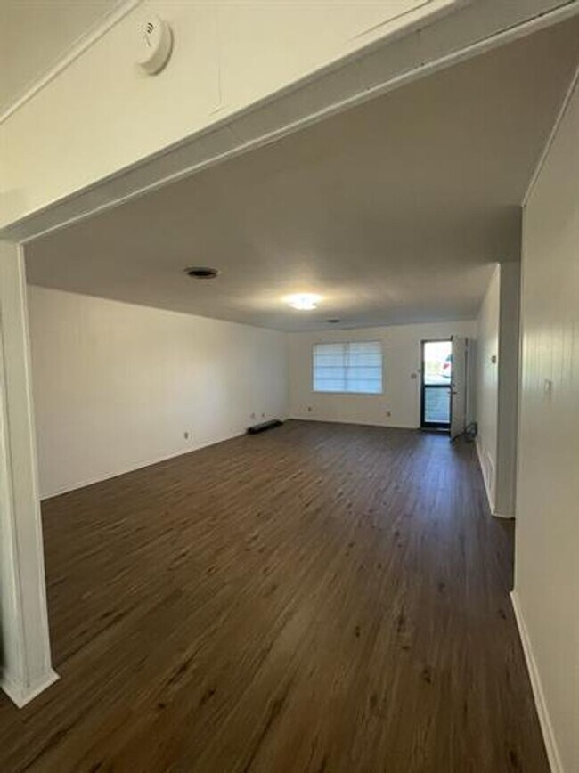 100 NW Hills Dr Unit 19, Fredericksburg, TX 78624 - Room for Rent in ...