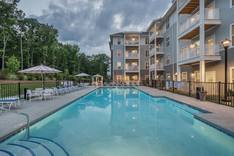 Senior Living Apartments for Rent Near Kingsmeade at Hunter Oaks ...