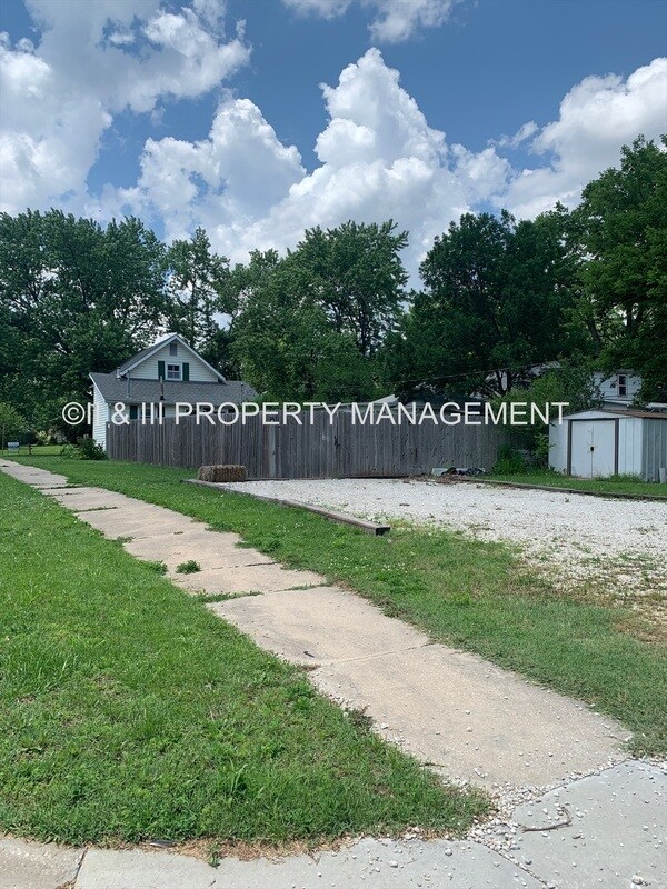 633 S Elm St, Ottawa, KS 66067 - House Rental in Ottawa, KS ...