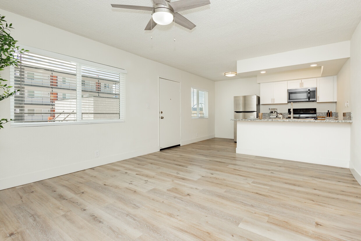 Courtyard 525 Apartments - 525 E Saint Louis Ave Las Vegas, NV 89104 ...