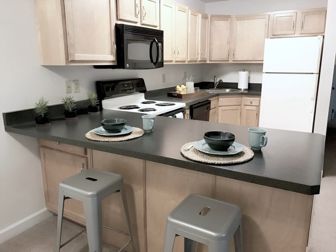 Crescent Village - 100-800 Walnut Dr Clifton Park, NY 12065 ...