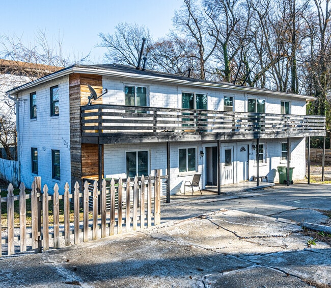 Bankhead Apartments for Rent with a Swimming Pool - Atlanta, GA - 1 ...