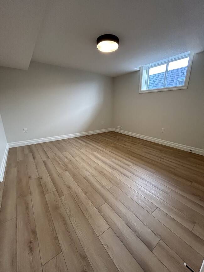 605 SWEETBAY Cres, Sarnia, ON N7S 0A8 - Apartment for Rent in Sarnia ...