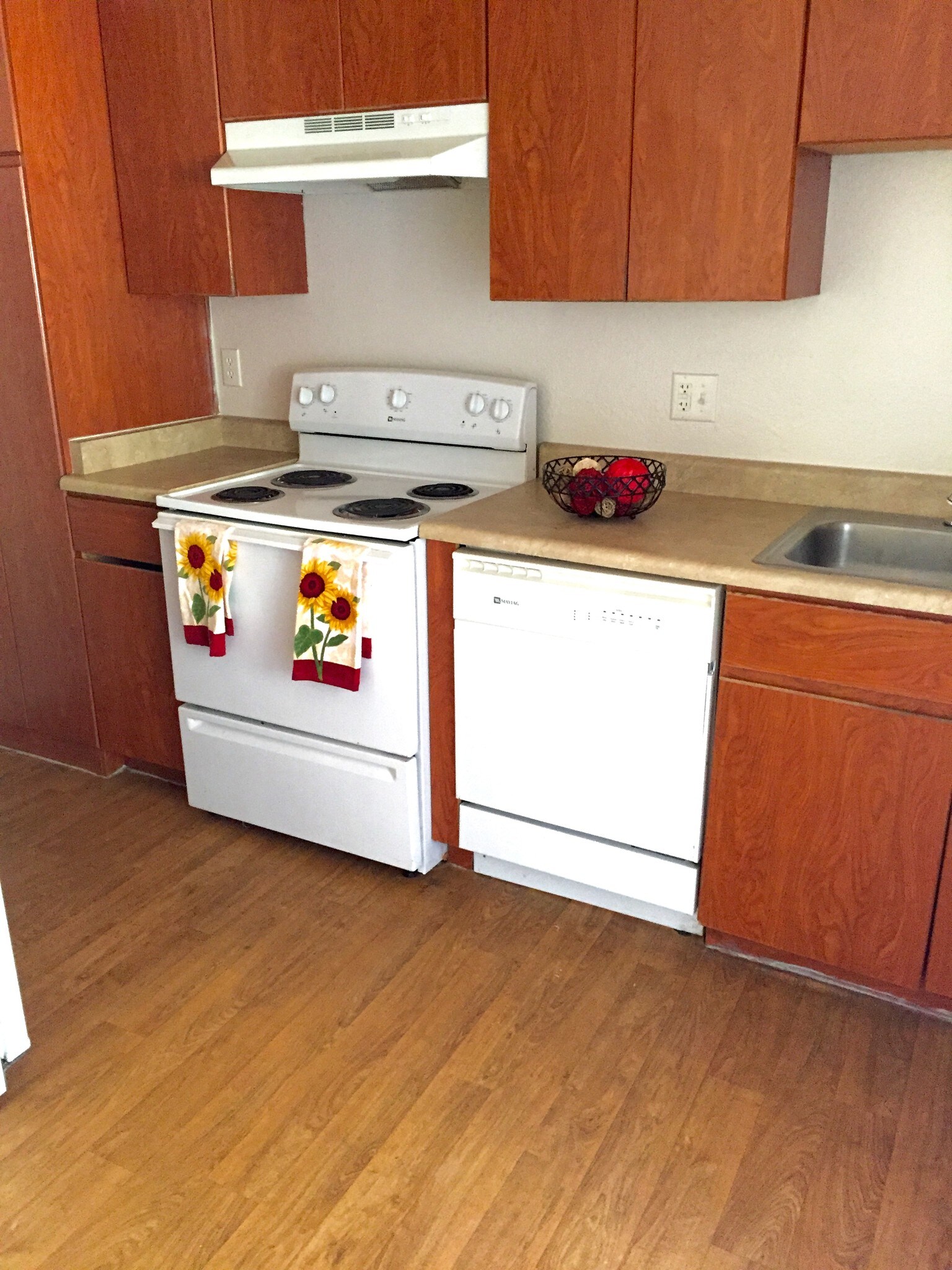 Crystal Pointe Apartments - 15826 N 32nd St Phoenix, AZ 85032 ...