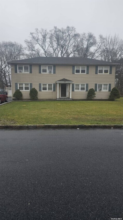 456 Ralph Ave, Central Islip, NY 11722 - House Rental in Central Islip ...