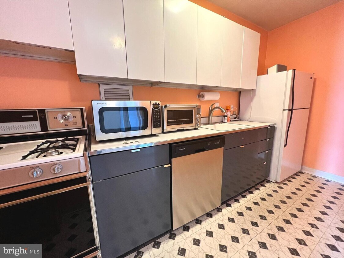 210 Locust St Unit 14FW, Philadelphia, PA 19106 - Room for Rent in ...