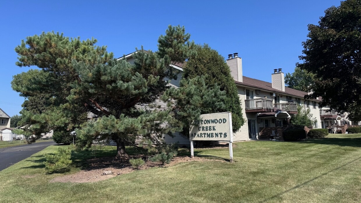 Cottonwood Creek Apartments - 1332 Trader Rd Menasha, WI 54952 ...
