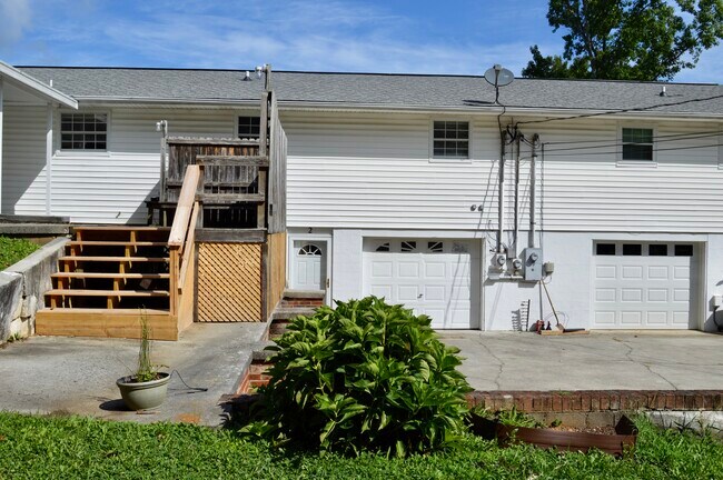 3912 Meredith Rd, Knoxville, TN 37921 - Townhome Rentals in Knoxville ... 3912 Meredith Rd, Knoxville, TN 37921 - Townhome Rentals in Knoxville ...