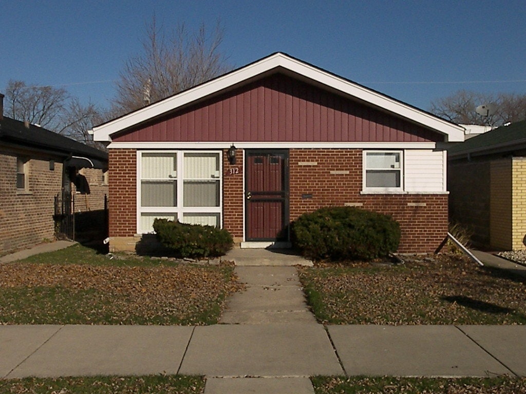 312 E 90th St, Chicago, IL 60619 - House Rental in Chicago, IL ...