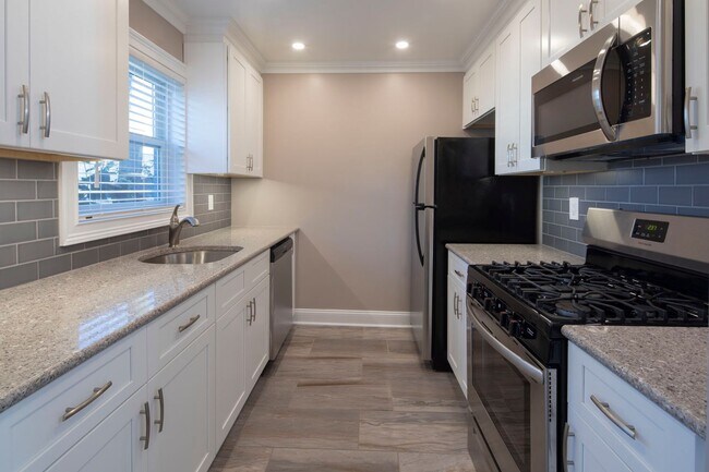 Leonia Manor: In-Unit Washer & Dryer, Heat... - Apartments in Leonia ...