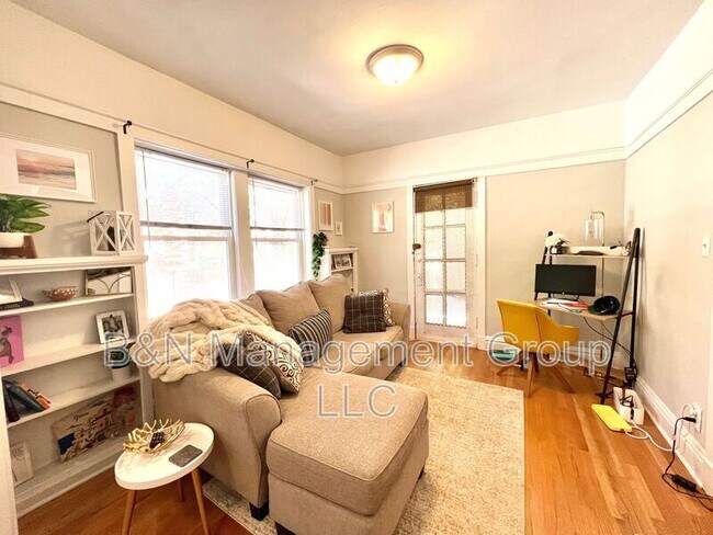 1067 W Dakin St Unit #3, Chicago, IL 60613 - Condo for Rent in Chicago ...