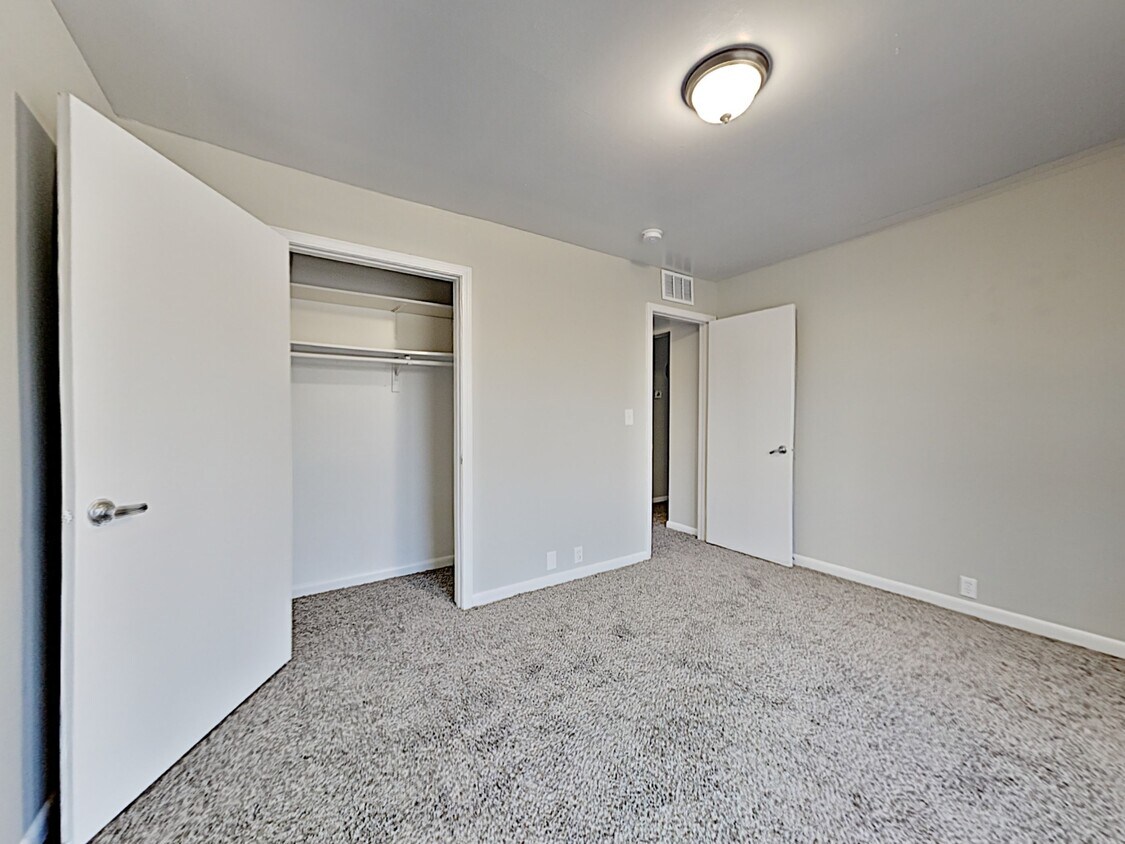 Maple Valley Apartments - 5809 Russett Pl Louisville, KY 40218 ...