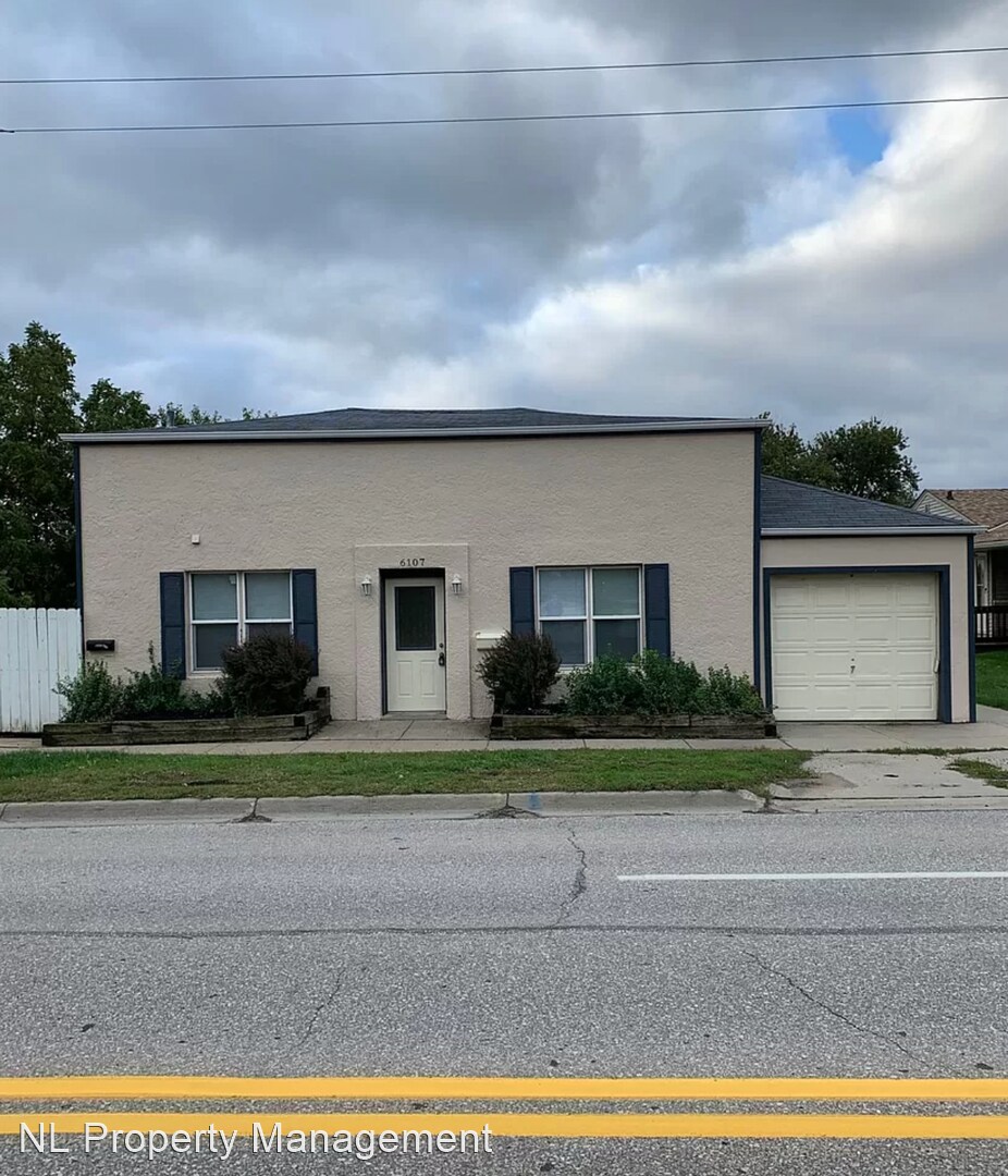 6107 Pacific St, Omaha, NE 68106 - House Rental in Omaha, NE ...