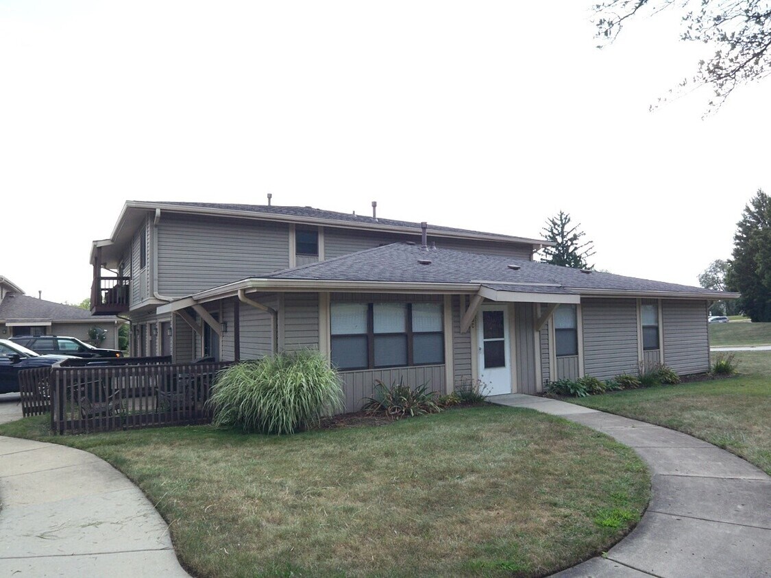 5700 Dutch Mill Ct, Hanover Park, IL 60133 - Townhome Rentals in ...