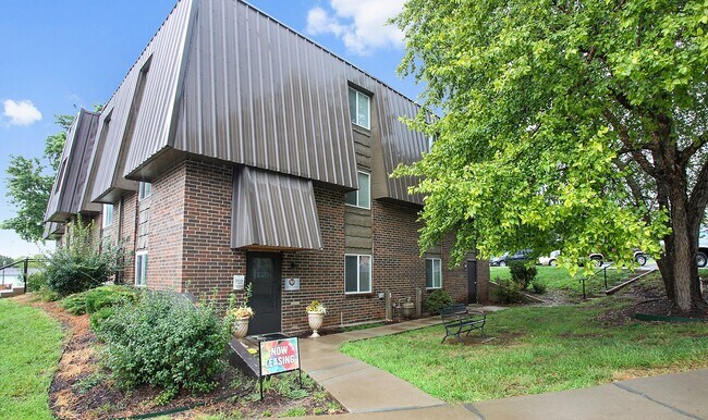 Blue Ridge Manor Apartments - Grandview, MO | Apartments.com