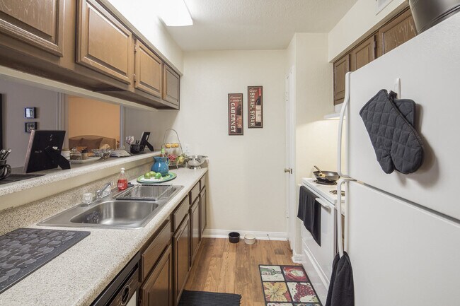 Pavilion Place Apartments - Houston, TX | Apartments.com