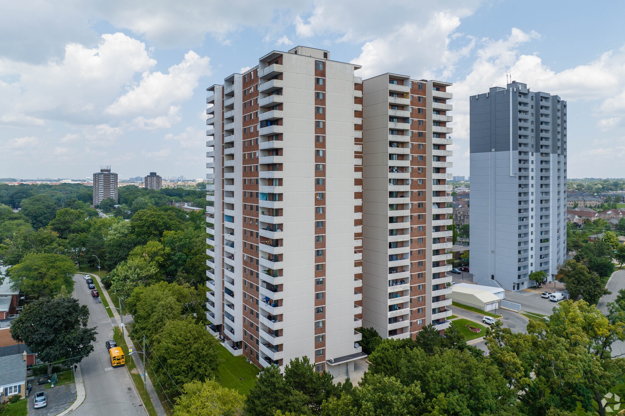 Hillburn Apartments Apartments - 30 Burnhill Rd Toronto, ON ...
