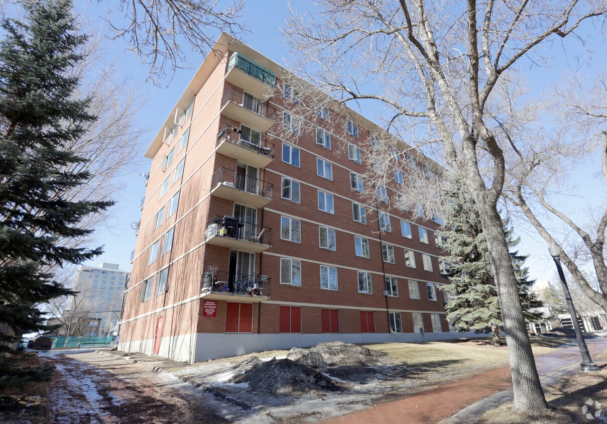 Hi-Level Place Appartements - 11005 98th Ave NW Edmonton, AB ...